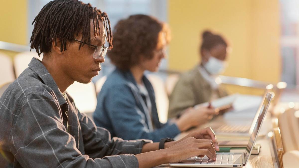 Jóvenes a la U: cómo aplicar a 4.000 becas para estudiar en ...