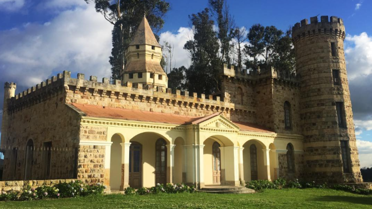 El paso del tiempo en el Castillo Marroquín: de cabaret a universidad