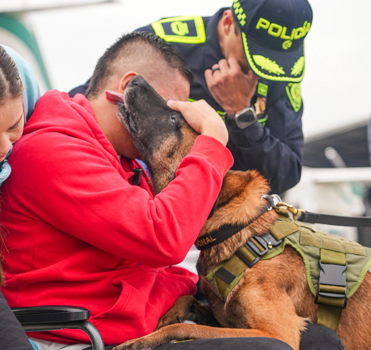 El emotivo reencuentro de Telmo con su guía tras sobrevivir a un ataque ...