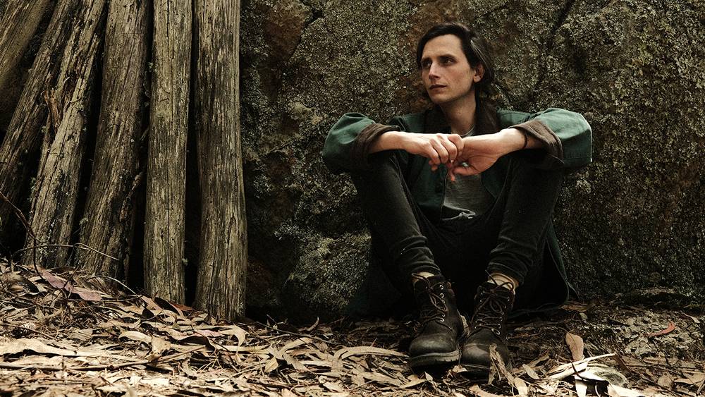 Lucas Hill presenta 'El Sol sale también': un viaje musical en el ...