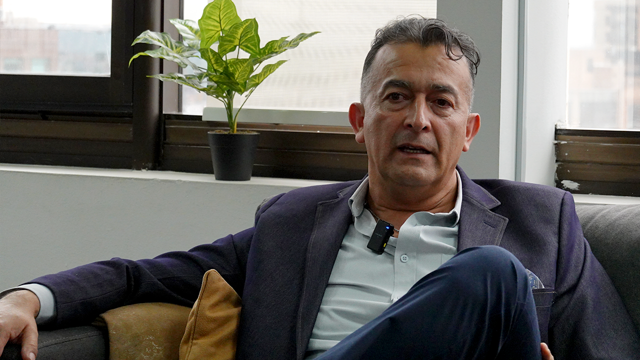 De nuevo a vestir el uniforme: la lucha de un coronel que regresó al Ejército tras ser expulsado ...