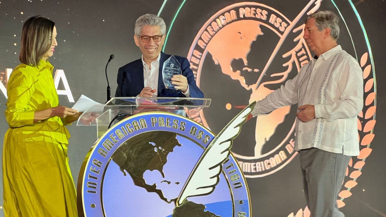 Daniel Coronell recibió el Premio a la Libertad de Prensa por su ...