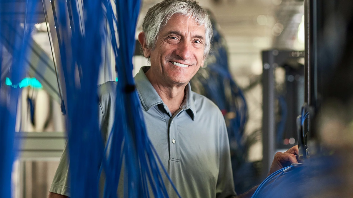 John M. Martinis, Nobel de Física 2025: “El efecto túnel macroscópico cambiará la historia de la ...